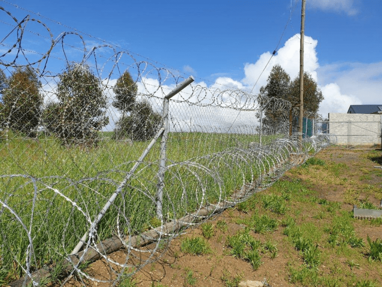 DIAMOND MESH - OR CHAIN LINKED FENCE - Gates and fencing at Van Schoor