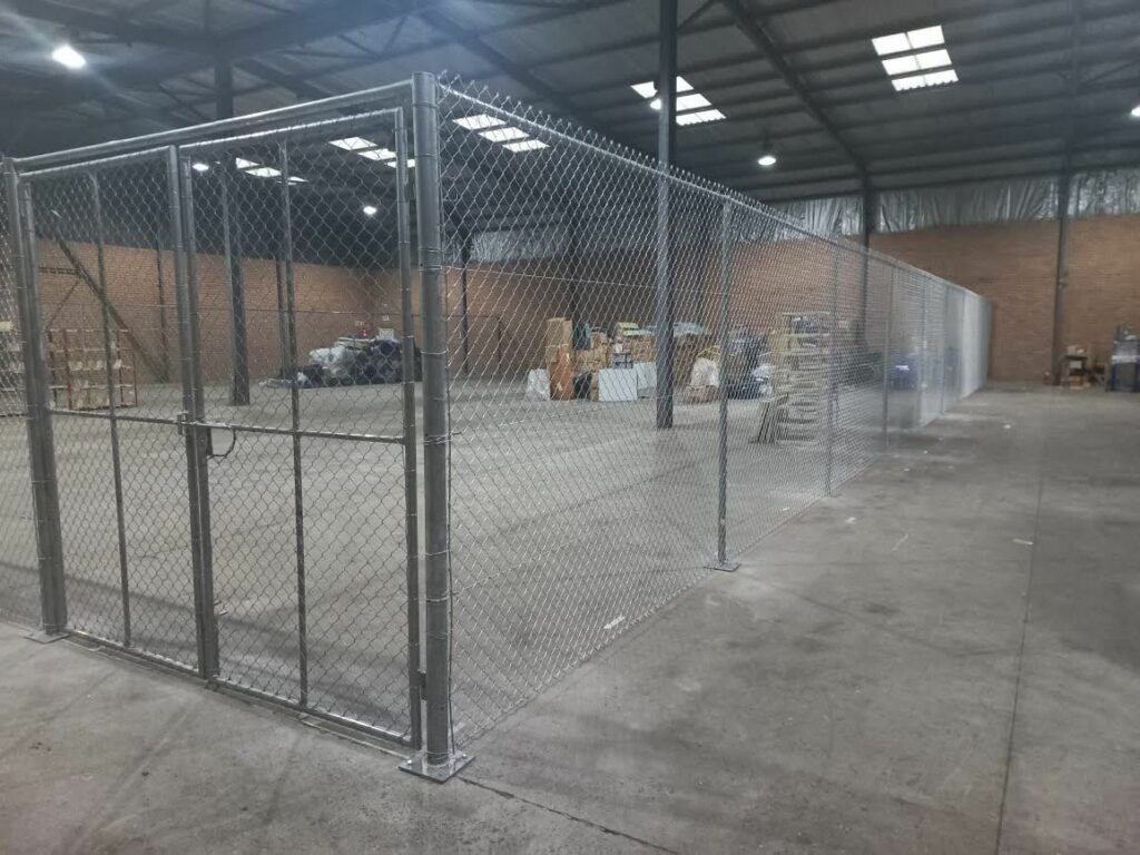 PARTITIONING FENCING - Gates and fencing at Van Schoor